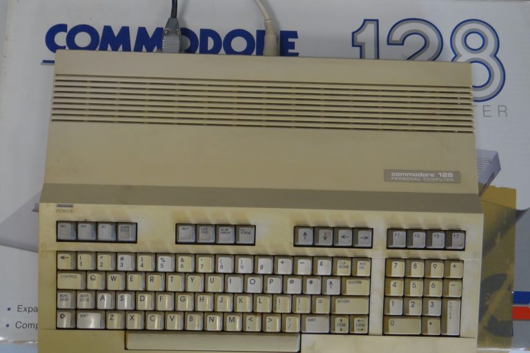 Commodore 128 – The Reuseum